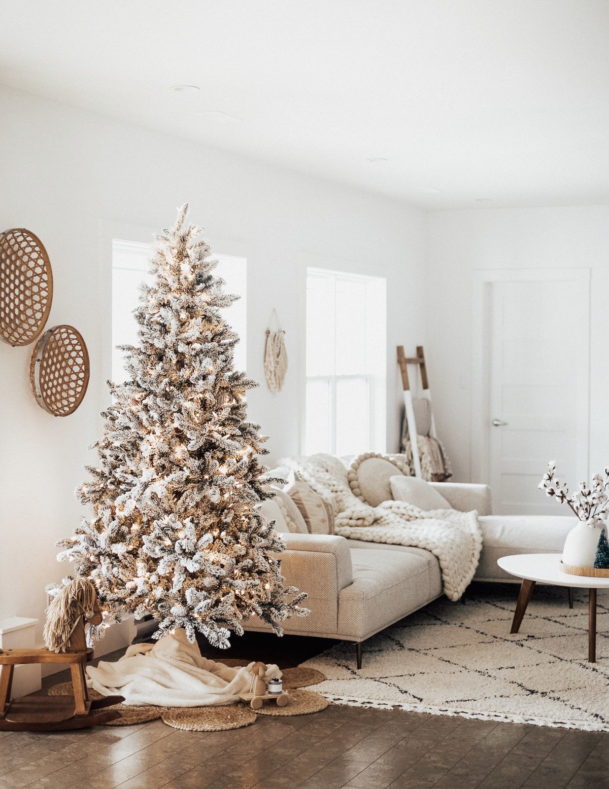 21 Way to Glam Up Your Christmas Decor - A House in the Hills