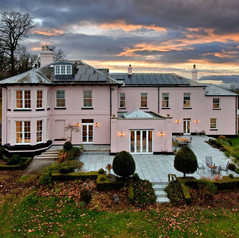 18 Spectacular Pink Houses from Around the World - A House in the Hills