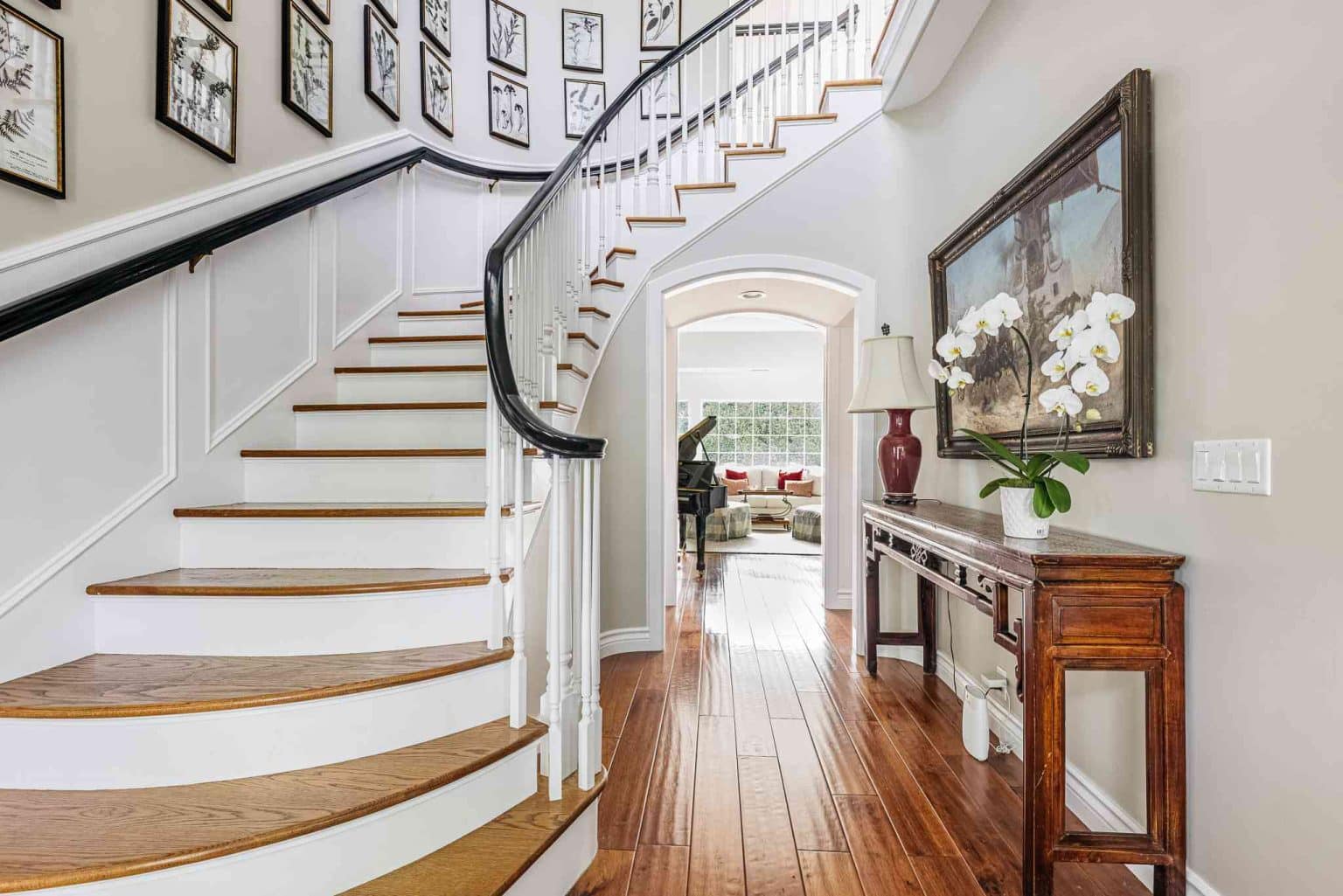 50 Stunning Enclosed Stairway Decorating Ideas - A House in the Hills