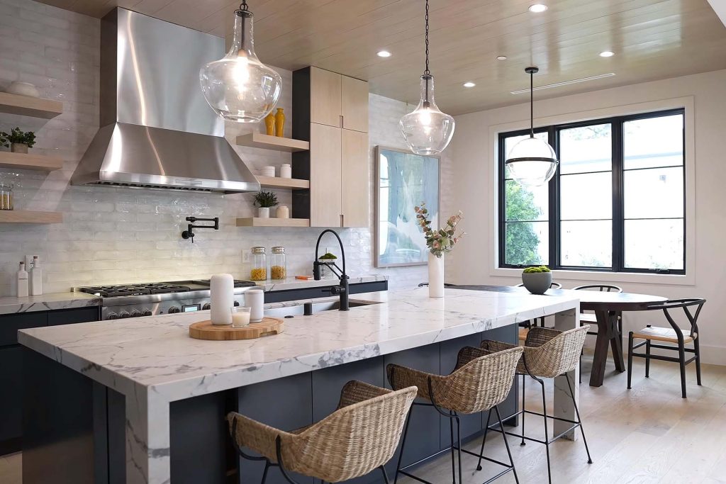 Construction Pros' Insider Tips for Incorporating Kitchen Cabinets in ...