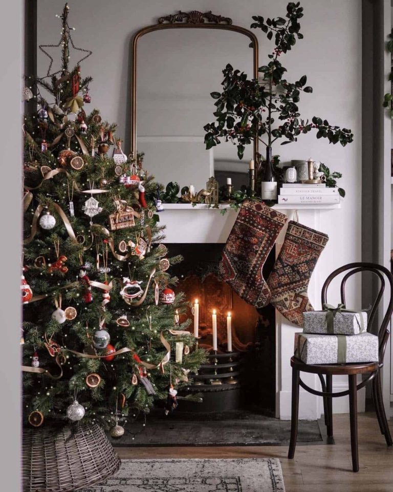 The Story Of Banned Christmas Trees In The White House - A House in the ...