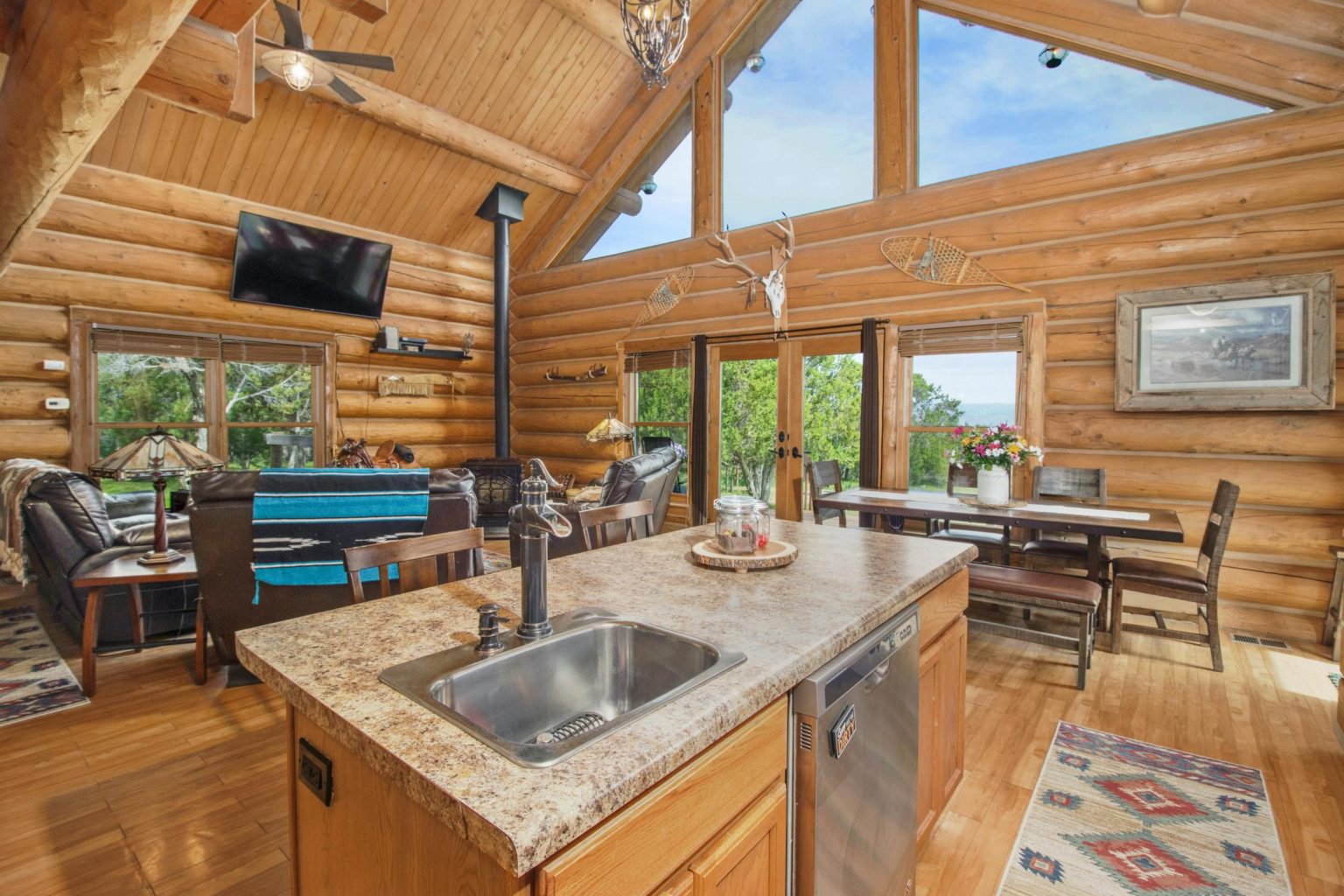 27 Perfect Matching Countertop and Backsplash Ideas - A House in the Hills